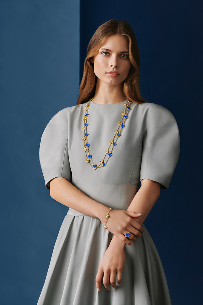 Van Cleef & Arpels erfindet die Alhambra neu – flexibel wie nie zuvor