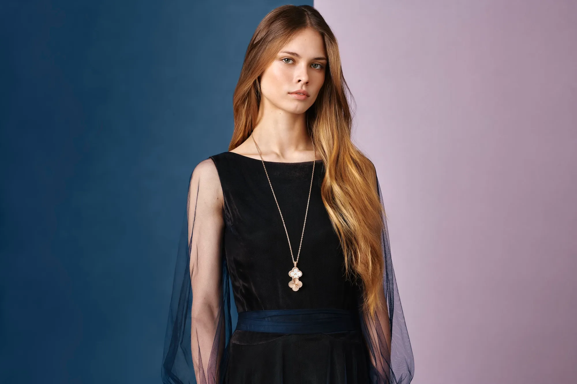 Van Cleef & Arpels erfindet die Alhambra neu – flexibel wie nie zuvor